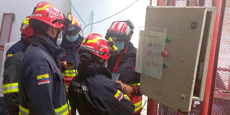 5 muertos tras caída de ascensor